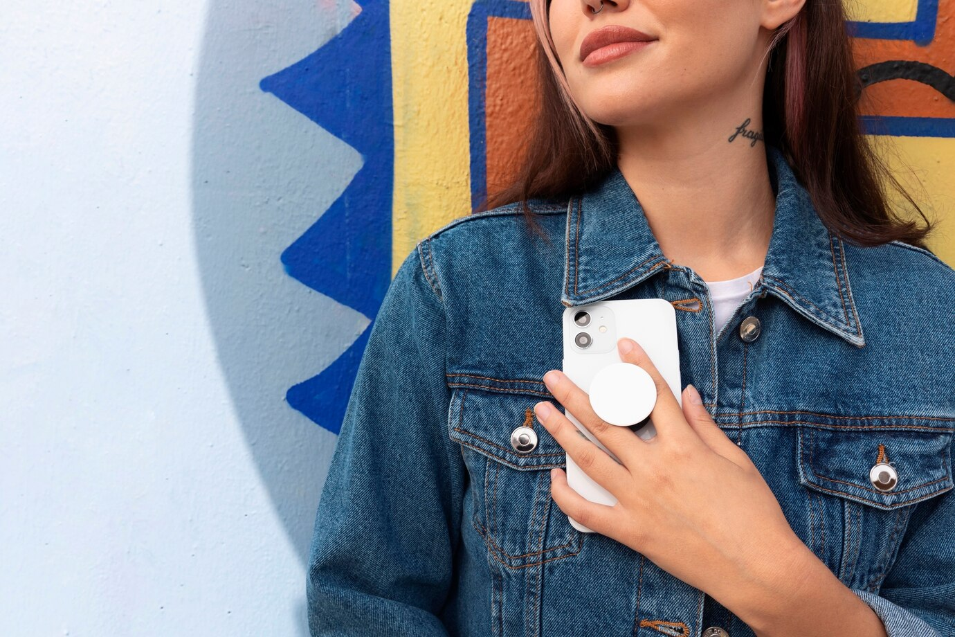 9 Best GPS Tracker with No Subscription [For Phone, Car, Pet]